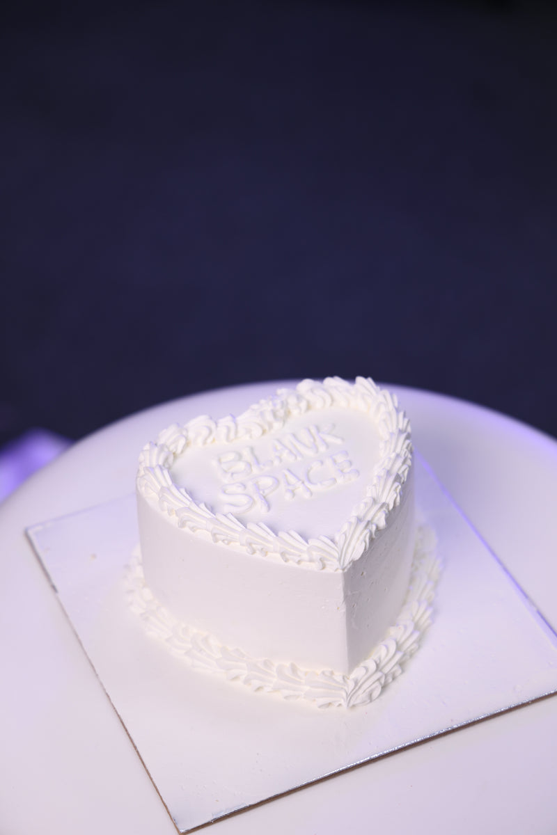 Taylor Swift's 'Blank Space' Cake – Sarleen Cake