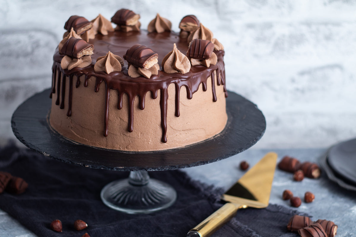 Kinder Chocolate Cake – Sarleen Cake